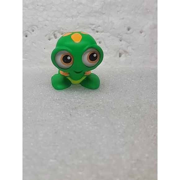 Disney | Toys | Disney Doorables Neon Squirt From Finding Nemo Rare ...